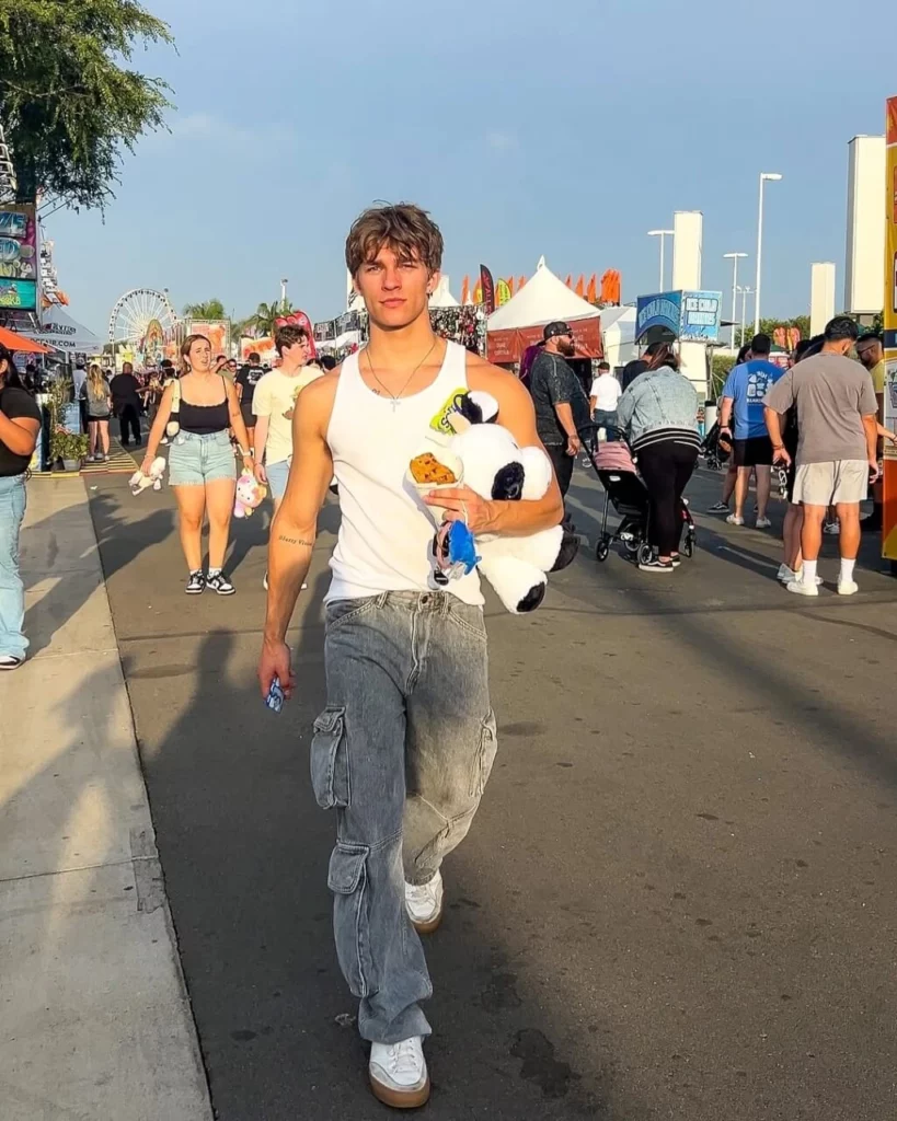 Alex Sampson Age, Height, Girlfriend, Net Worth, Family, Song, Bio