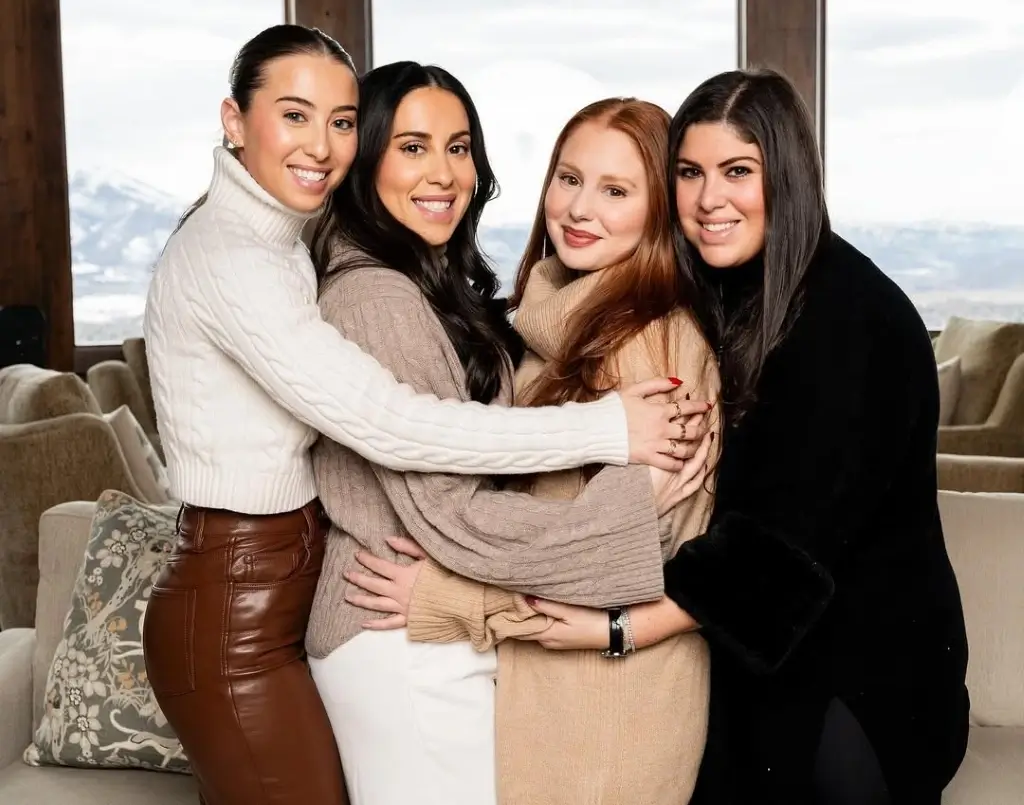 Claudia Oshry Bio, Husband, Baby, Ethnicity, Age, Net Worth, Mom