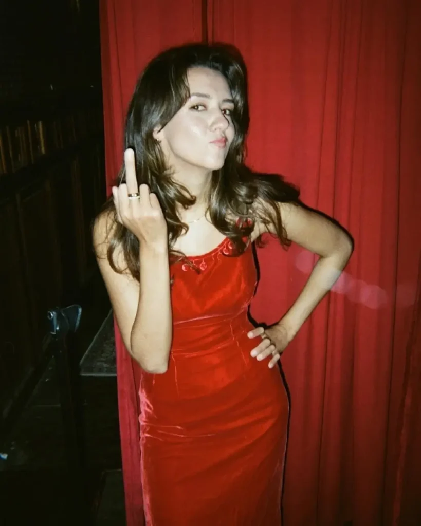Maddy Kelly (Comedian) Age, Parents, Ethnicity, Boyfriend, Height